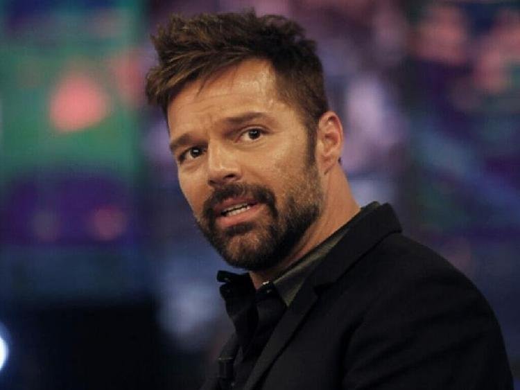 Equipe de Ricky Martin se manifesta após graves acusações - Famosos ...