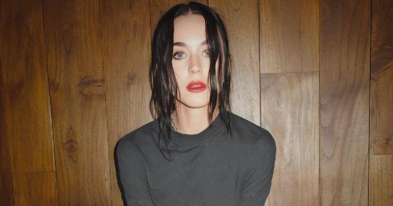 Katy Perry quase cai de estrutura durante show na Austrália