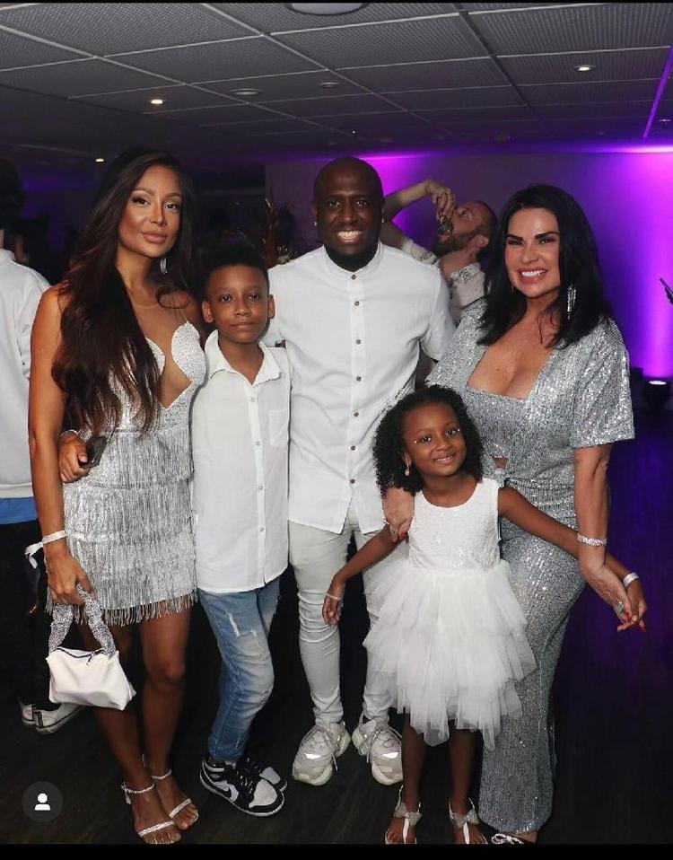 Pompa e circunstância e muitos famosos marcaram o Réveillon do LSH ...