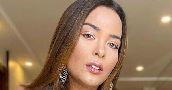 Geisy Arruda se exibe de lingerie e deixa escapar maquinha íntima: 'Segura a peteca' - Famosos ...