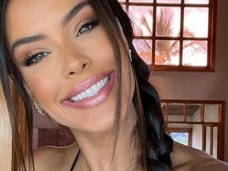 Ivy Moraes, do BBB20, aposta em maiô de crochê e bumbum redondo chama ...