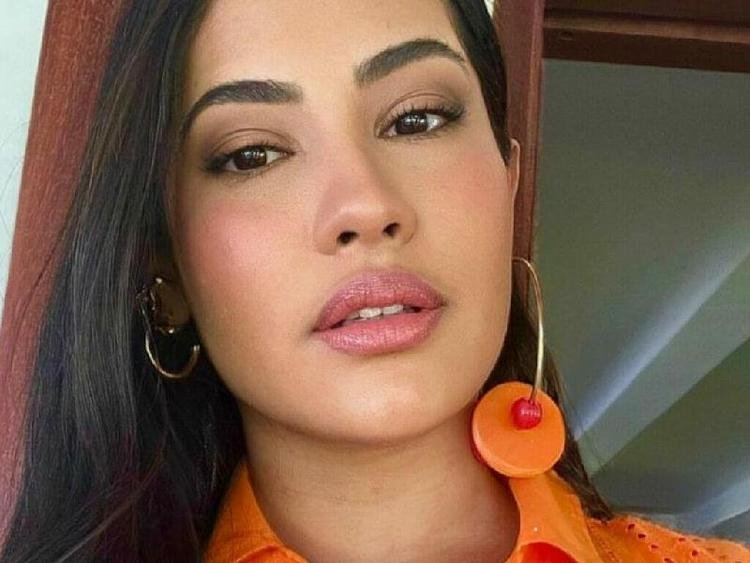 Thayana OG aposta em biquíni neon em hotel de luxo e anima seguidores ...