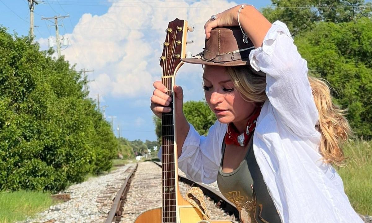 Lydia Heberle mescla pop e fé em nova fase voltada ao público ...