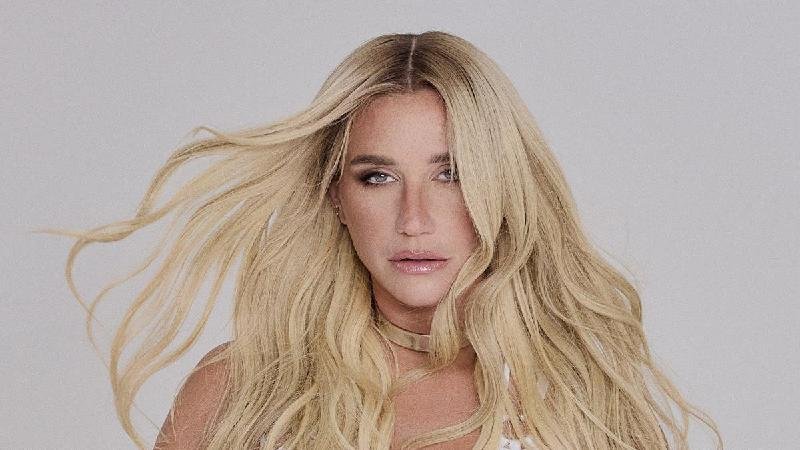Kesha estreia no topo das paradas com novo álbum