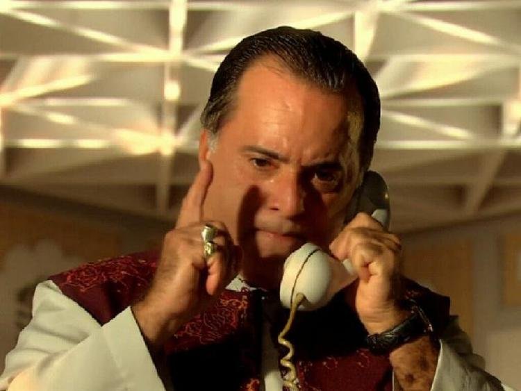 Caminho das Índias: Opash fica possesso com Duda e desconta em Chiara