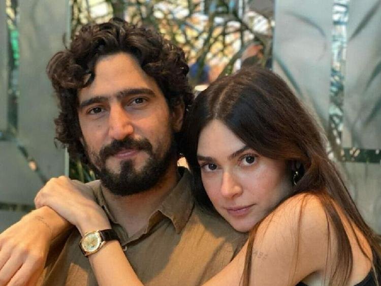 Nasce Tereza, filha de Thaila Ayala e Renato Góes - Famosos ...