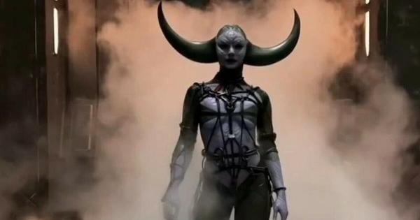 Rebel Moon: Ficção científica de Zack Snyder ganha imagens com Charlie ...