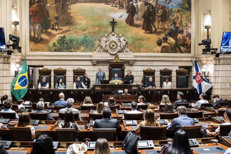 Leonardo Ananda Gomes recebe o título de Cidadão Honorário do Rio de ...