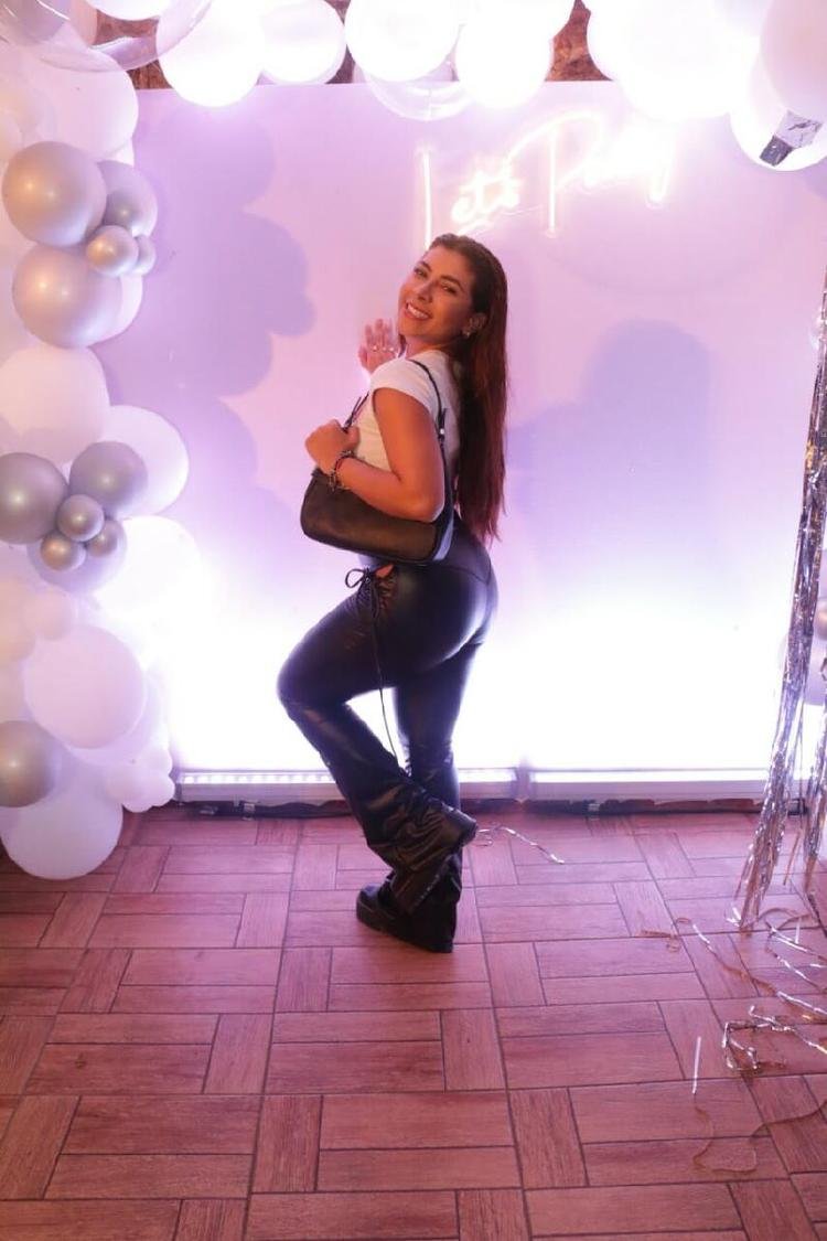 Deborah Albuquerque comemora 38 anos com festão no Rio de Janeiro ...