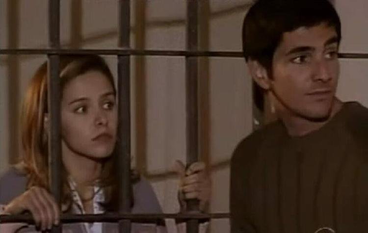 Júlia vai presa, pede ajuda para George, Alberto surge e ela critica ...