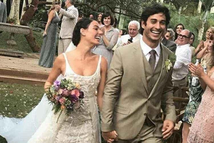 Isis Valverde se casa com o modelo André Resende