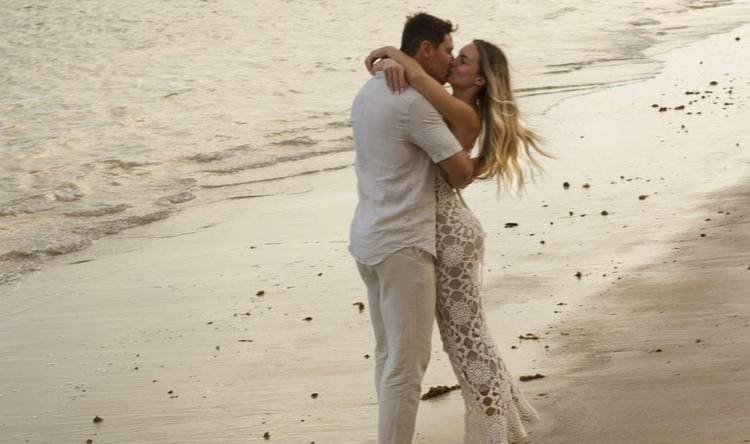 André Bankoff e Carol Reali celebram noivado em cenário à beira-mar; confira - Coluna do ...