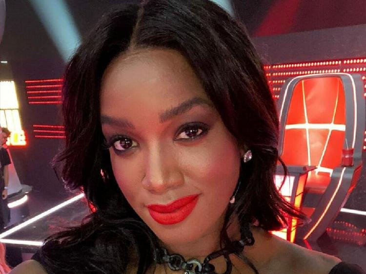 Assessoria de IZA nega affair da cantora com bailarino e entrega ...