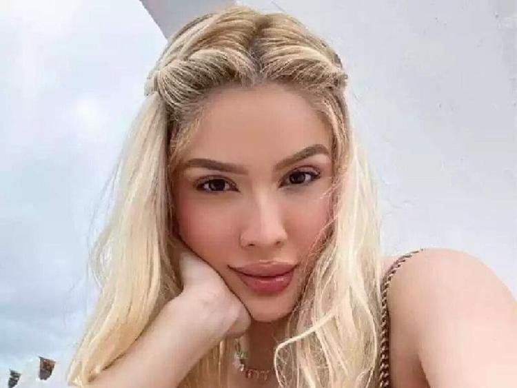 De biquíni, Karoline Lima mostra beleza e recebe elogios na web ...