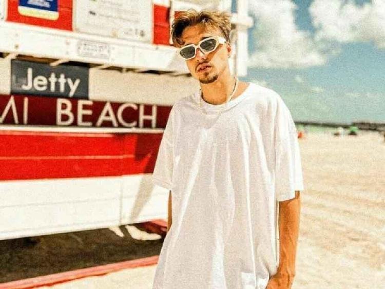 Lipe apresenta '+4', novo single que teve videoclipe gravado em Miami ...