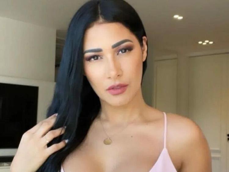 Simaria elege look decotado e deixa fãs babando na web - Famosos | Entretenimento