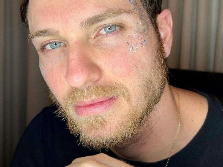 Ex-BBB Lucas Bissoli homenageia cidade com fotos de sunga e enlouquece ...