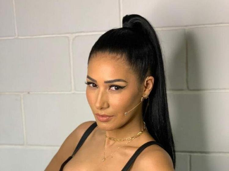 Simaria se exibe com biquíni recortado, mostra corpaço e agita: 'Bora ...