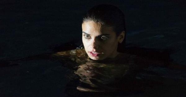 Valor da Vida: Aisha se joga no mar para fugir do príncipe árabe que a ...