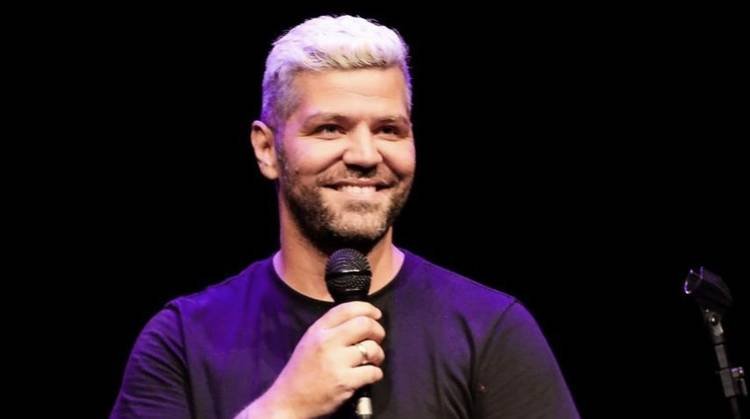 Eita! Victor Sarro causa ao exibir mudança física recente nas redes ...