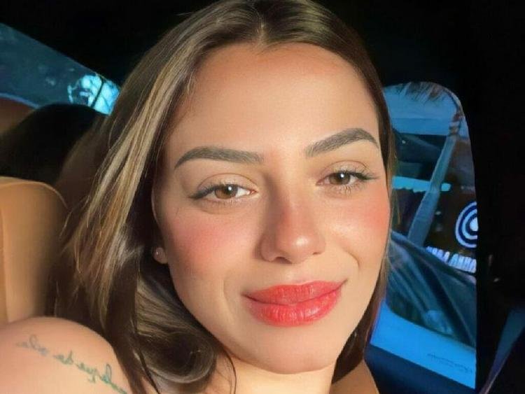 Key Alves se exibe no espelho e surpreende com puxadinha na calcinha ...