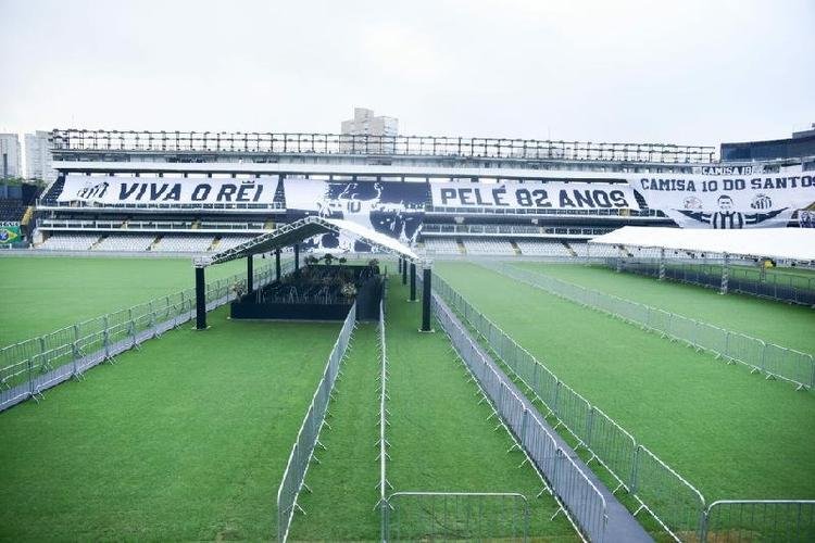 Veja detalhes de como está a Vila Belmiro para o velório do Pelé ...