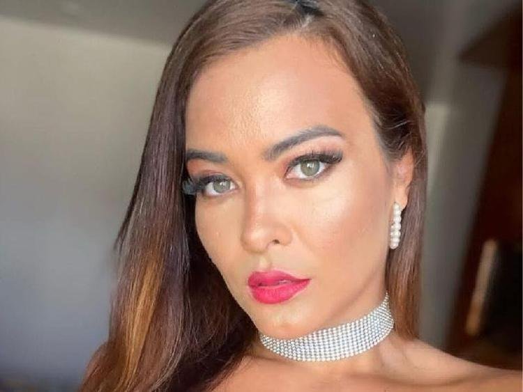 Geisy Arruda aposta em fio-dental nos Lençóis Maranhenses e bumbum ...