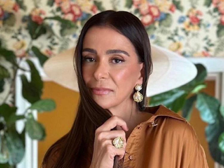 Mônica Martelli surge toda deslumbrante de biquíni em fotos na Bahia ...