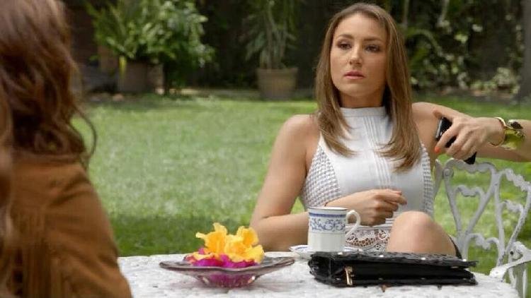 Três Vezes Ana: Cláudia descobre paradeiro de Ana Lúcia: 'Não pode ser!'