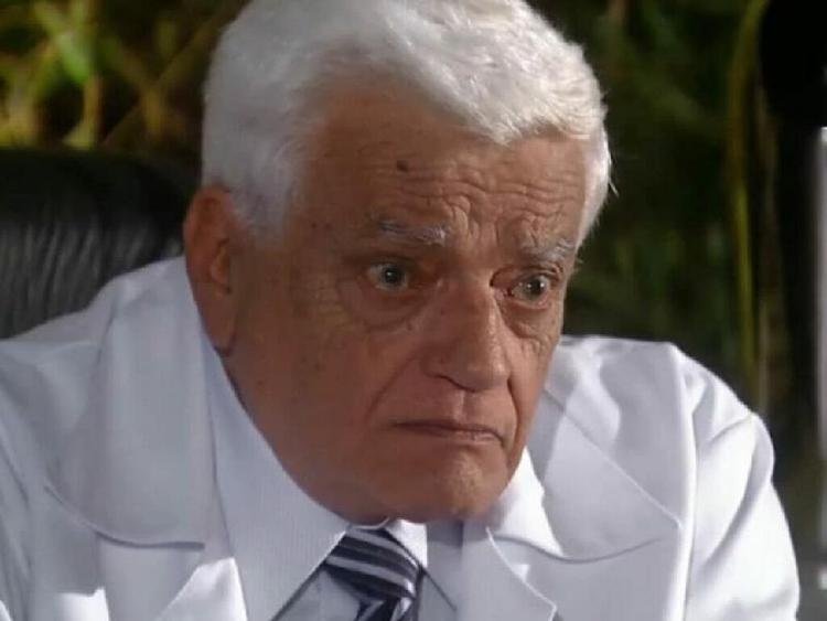 Dr. Salvatore de A Favorita: Ator tirou a própria vida em 2013