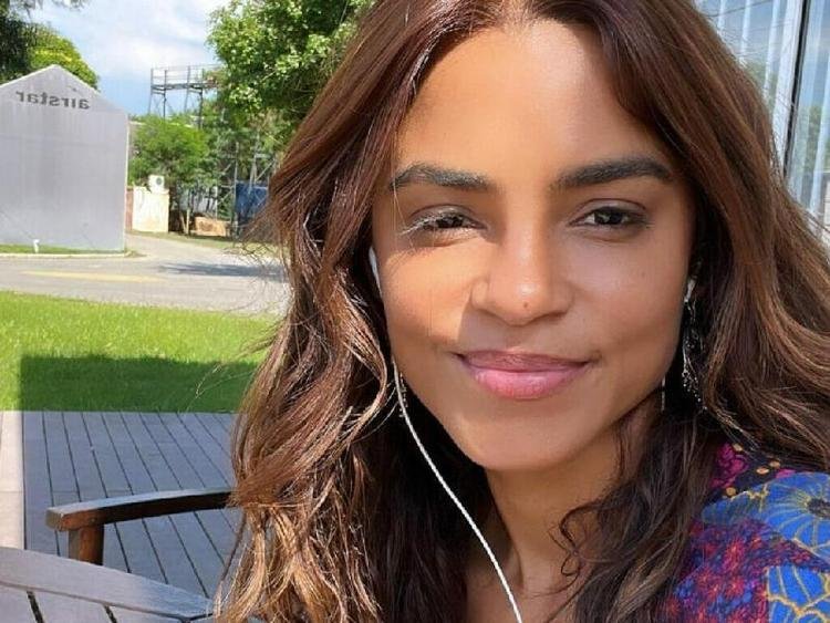 Sucesso em 'Travessia', Lucy Alves faz treino pesado e barriga trincada ...