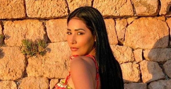 Com biquíni cavado, Simaria mostra bumbum avantajado em rede social ...