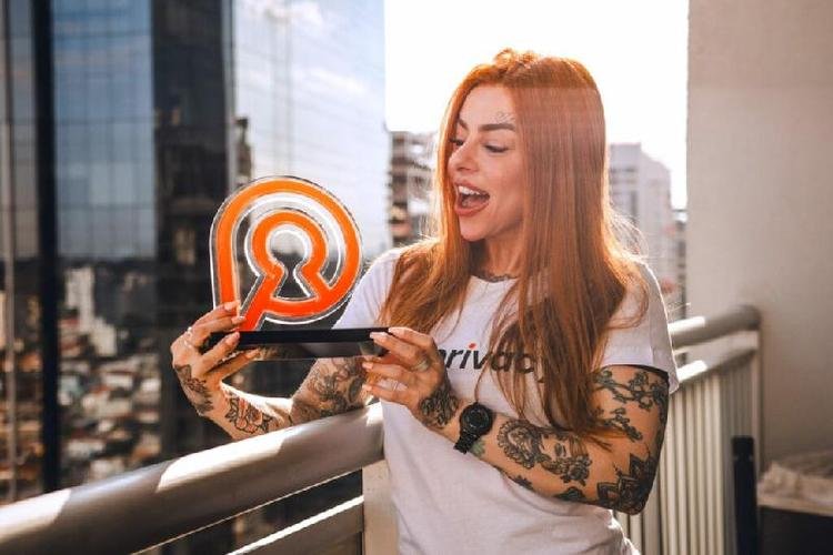 Ruiva Braba na Privacy: da dependência química a alto faturamento com ...