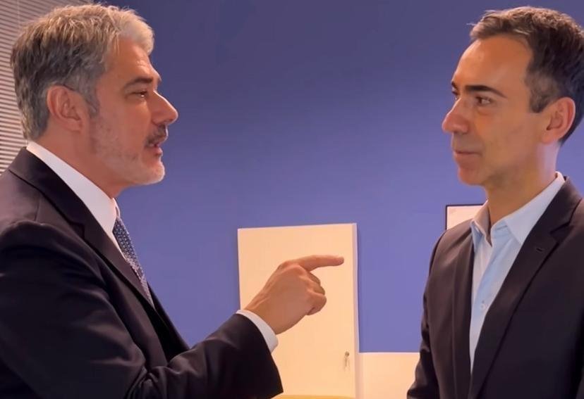 Bonner fica cara a cara com César Tralli em bastidores do 'JN' e ...