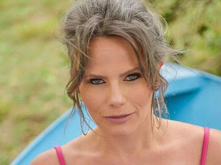 De biquíni, Maria Cândida renova o bronzeado e exibe corpo tatuado ...