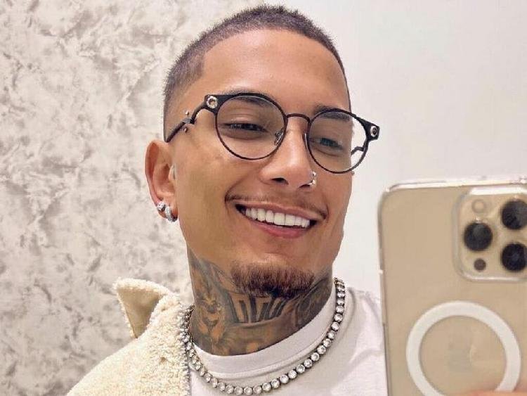 Dynho Alves surge pelado na cozinha e detalhe vira assunto: 'Grandão ...