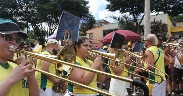 Pré-carnaval em BH: Bloco Babadan Banda de Rua anima Bairro Santo André ...