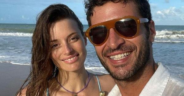 Esposa de Leandro Lima arrasa de biquíni em dia de praia com galã de ...
