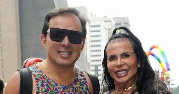 Gretchen aposta em body justinho e combina look com marido na parada ...